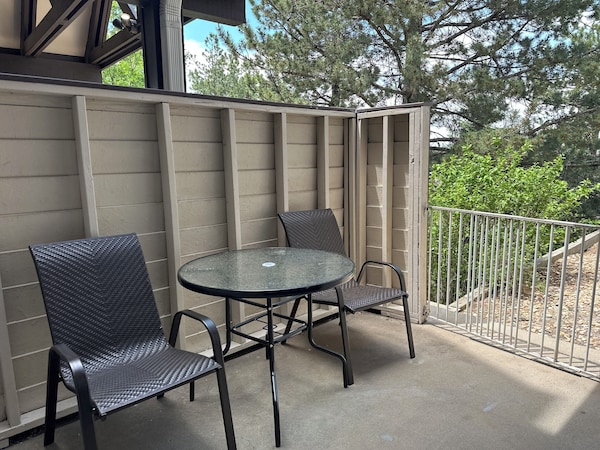 Dtc One Bed Condo I Free Parking I Pool I Private Patio I No Stairs - Aurora, CO