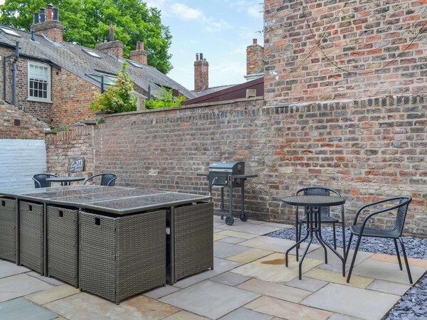 2 Bedroom Accommodation In York - York