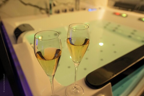 Love Room 91 With Xxl Private Jacuzzi - 30 Min From Paris - 18 Min From Orly Airport - Linas