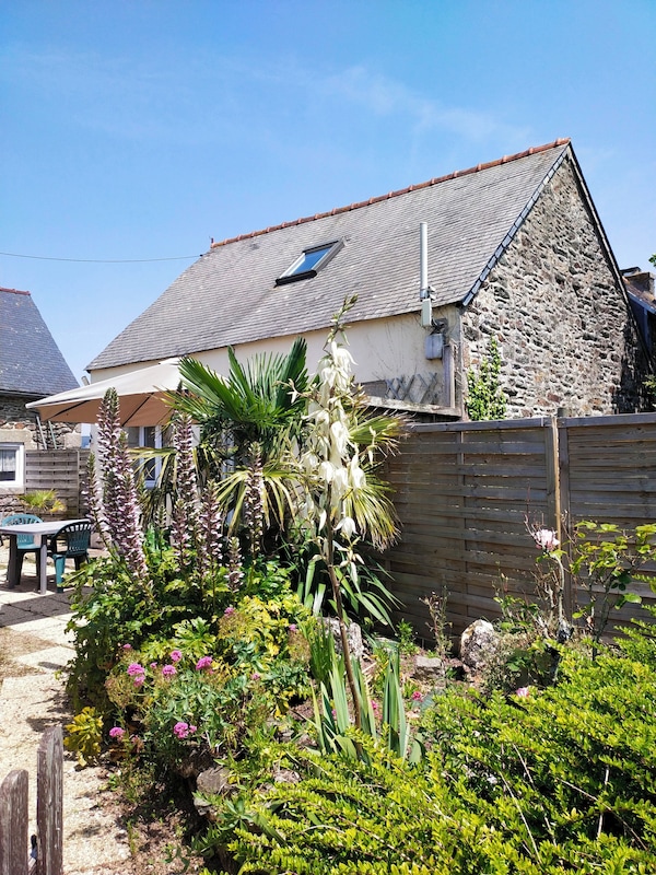 2-person House With Sea View 600 Meters From The Beach - Plomodiern