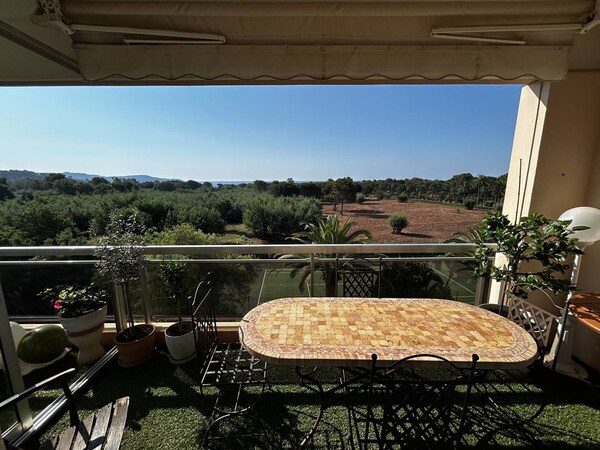 Beautiful Apartment With Terrace And Sea View In Cavalaire-sur-mer - Cavalaire-sur-Mer