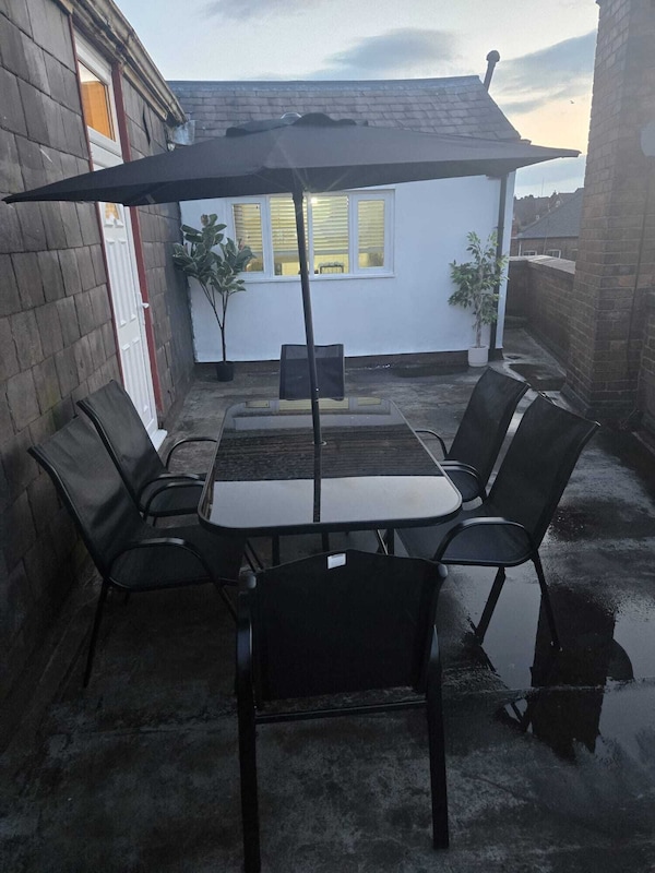 Charming Wolverhampton Apartment With Private Entrance - Wolverhampton