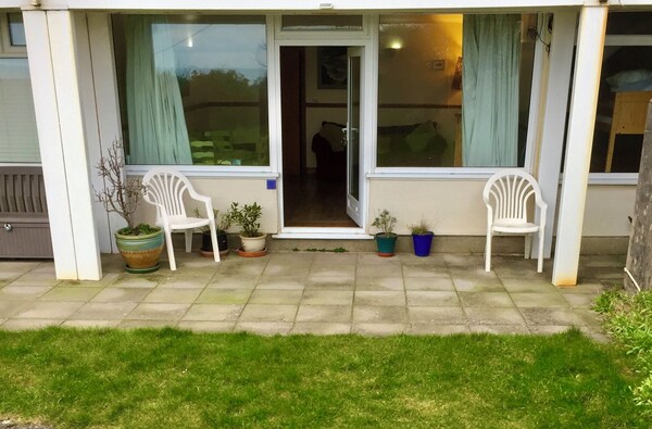 Rustic Apartment With Sea Views, And A Short Walk To The Beach. - Pembrokeshire
