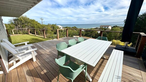 Peppy Beach House  Stunning Ocean Views & Relaxed Coastal Escape - Peppermint Grove Beach