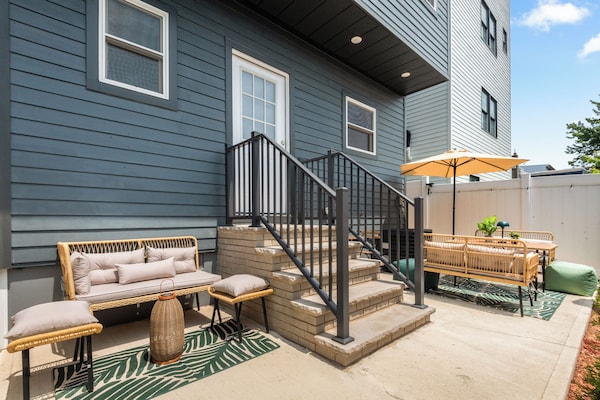 Luxe 2-bedroom Condo With Ac, Fast Wifi, Private Patio,gameroom 15minutes To Nyc - Jersey City, NJ