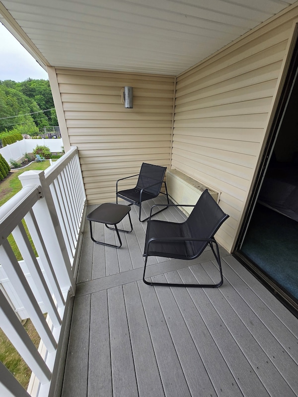 Cedar Lodge Condo Balcony And Full Kitchen - Weirs Beach, NH