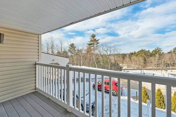 Cedar Lodge Room-private Balcony Close To Weirs! - Lake Winnipesaukee
