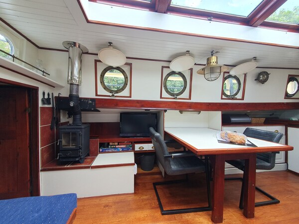 Nescio - Unique Overnight Stay On The Water - Sneek