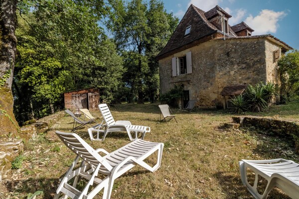 Cottage 'La Maison De Tine' With Shared Pool, Private Garden And Wi-fi - Dordogne
