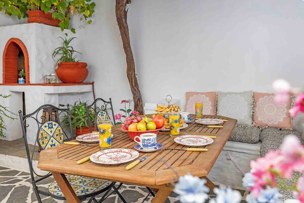 Holiday Home 'Beautiful Historic House' With Private Garden, Wi-fi And Air Conditioning - Rhodes (Greece)