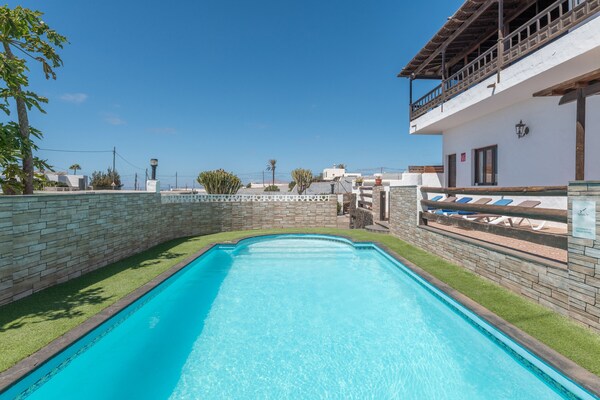 Vacation Apartment 'Andres House' With Sea View, Private Pool And Wi-fi - Lanzarote