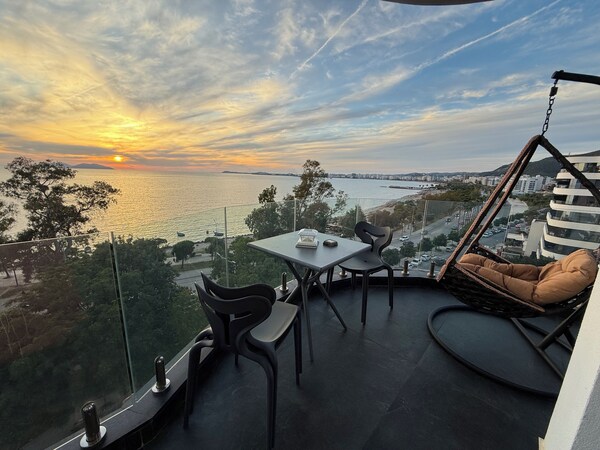 Wake Up Above The Sea  Elegant Coastal Living At The Velvet Wave - Vlorë