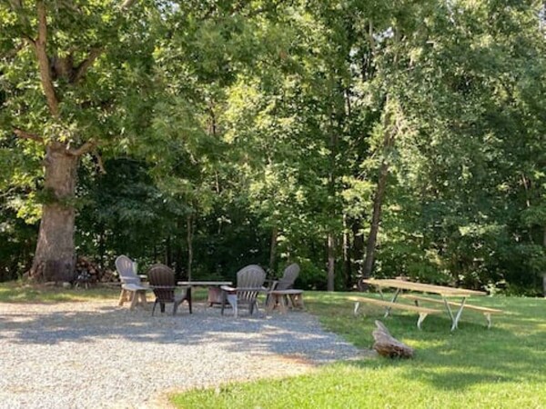 Peaceful, Country, Pet Friendly Getaway - Minutes From Smith Mountain Lake Dam - Smith Mountain Lake