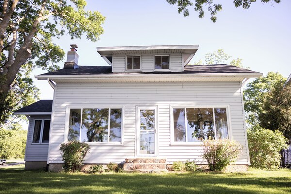 Relax By The Waterfront At The Alvig House On\ngreen Lake - Minnesota