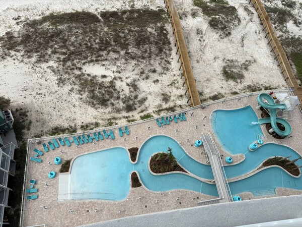 New Complex! Beachfront! Lazy River-waterslide Price Drop Jul 15-19 & Jul 27-31 - Gulf Shores, AL