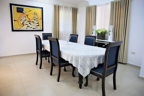 Spacious 8-bedroom Villa In Welcoming Santo Domingo Este With Wifi, Ac - Santo Domingo