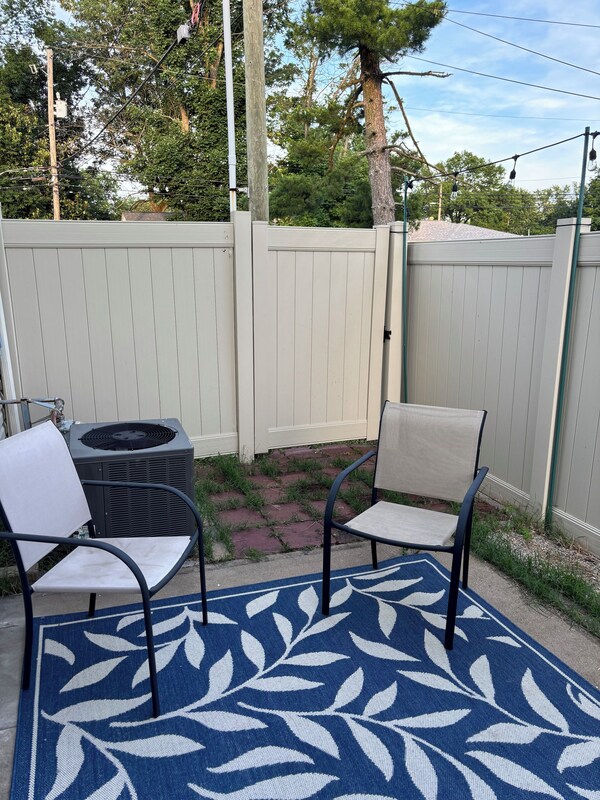 Arcade With Charming 2-bedroom Condo In Evansville W/wifi, Ac & Patio! - Henderson, KY