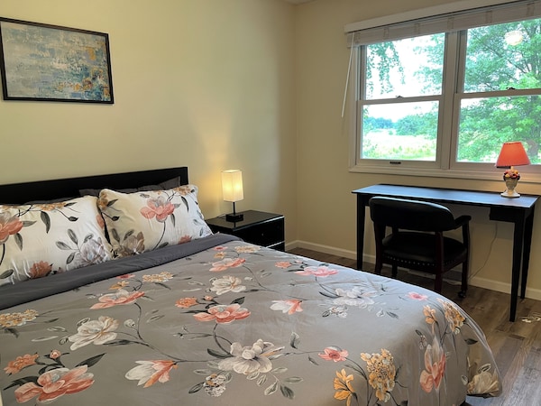 Spacious 5-bed Farmhouse W/pool Table, Table Tennis Close To Columbus Zoo - Columbus, OH