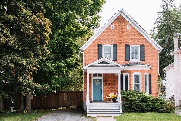 The County Queen - Historic Home In Picton - Picton