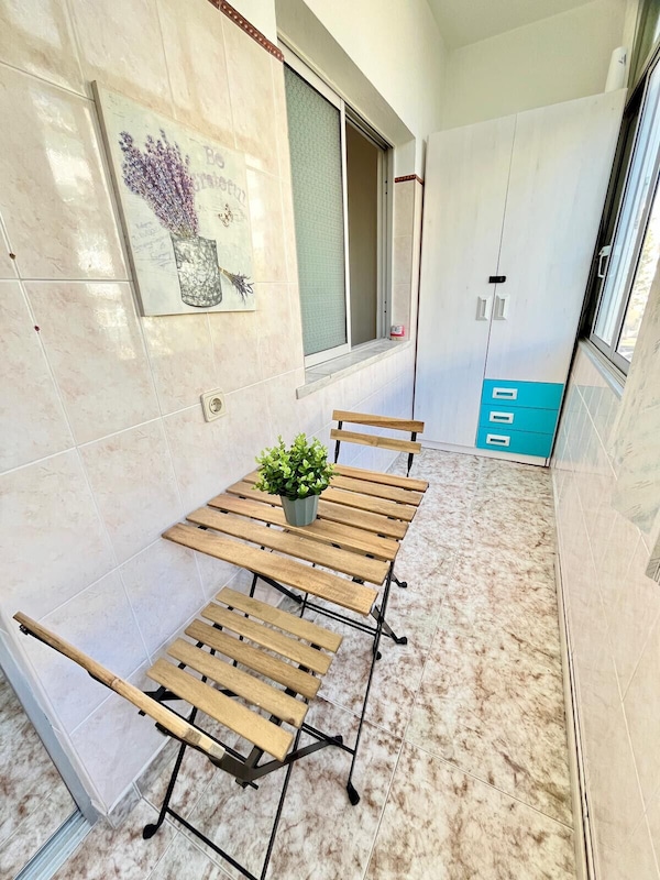Light Spacious Almada Apartment - 阿爾馬達