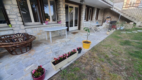 Single-storey Apartment, 5 Minutes From Town Center, Terrace, South-facing - Provins