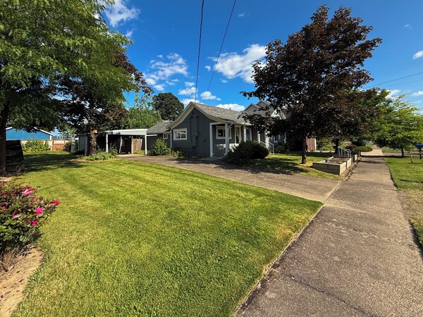 Blue Bird Cottage - A Charming 2-bedroom House With Wifi, Ac In Adorable Carlton - Oregon