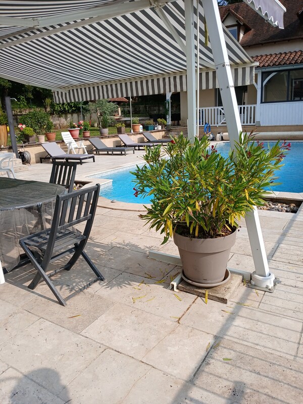 Country House With Swimming Pool. Pets Welcome. Natural Setting. - Cajarc