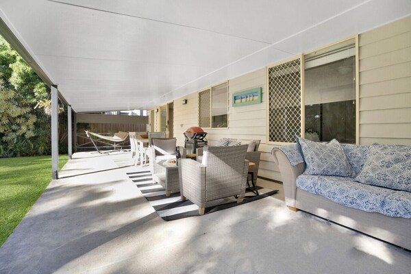 Sea Breeze Cottage At Mudjimba - Pet Friendly - Sunshine Coast Queensland, Australia