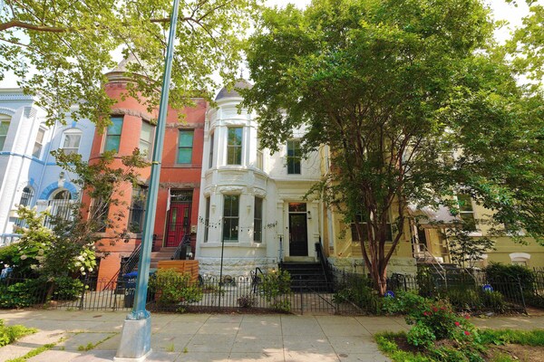 White Brick Retreat - Shaw - Washington D. C., DC
