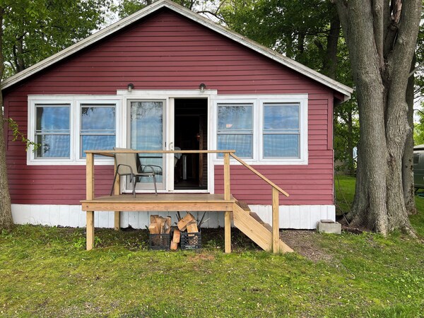Lakeside 2-bedroom Cottage With Wifi In Grand Isle - Vermont