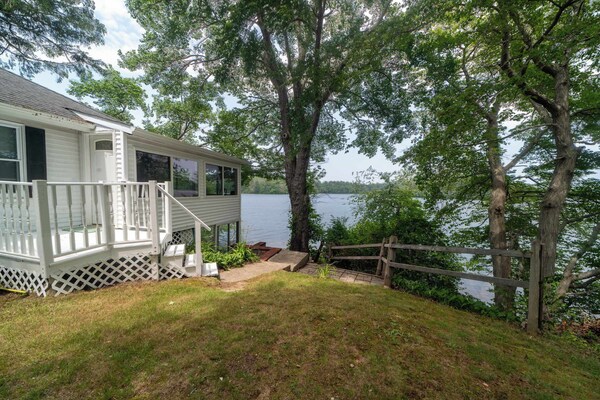 Lakefront Family Escape 3br Retreat Wfirepit & Scenic - Cape Cod