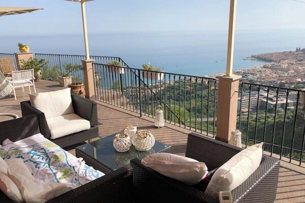 Homerez - Seafront Villa In Cefalù With Private Jacuzzi - Чефалу