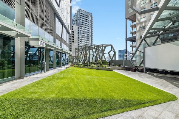 Chic Cbd Retreat Pool Gym Sauna - Kensington