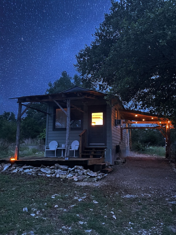 The Last Resort - A Cozy Hill Country Cabin - Luckenbach, TX