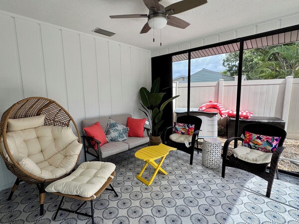 3br/2ba Pool, Centrally Located!  5mi To Siesta & Lido, 2mi Sarasota Downtown - Sarasota, FL