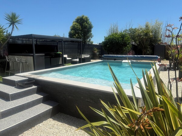 Luxury Villa With Swimming Pool And Air Conditioning - Nîmes