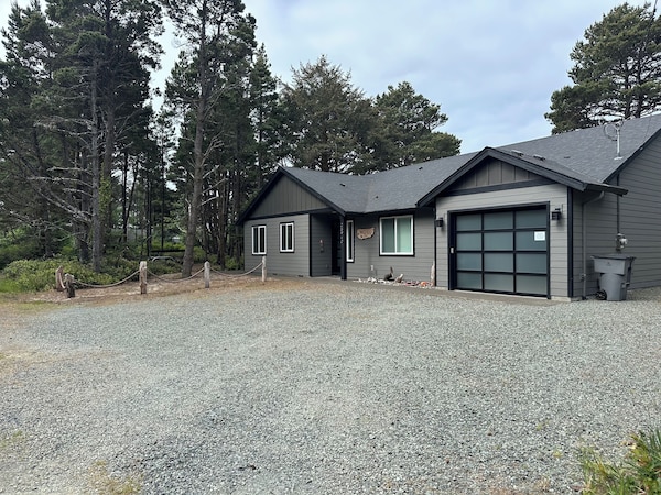 Welcoming 1 Level 8 Person 3-bedroom House In Rockaway Beach - Manzanita, OR