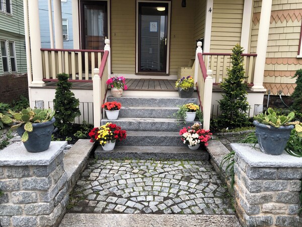 3-bedroom 2 Baths Beautiful Victorian With Wifi, Ac - Boston, MA