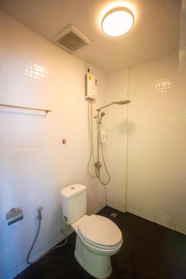 Peony's Home - Deluxe King Room - Bangkok Don Mueang Airport (DMK)