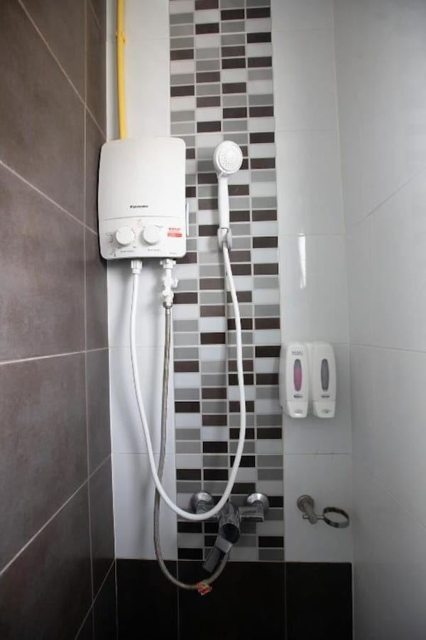 Peony's Home - Triple Room With Private Bathroom - Bangkok Don Mueang Airport (DMK)