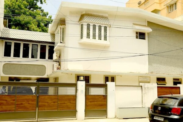 Fully Furnished Boutique Apartment With Kitchen - Chennai