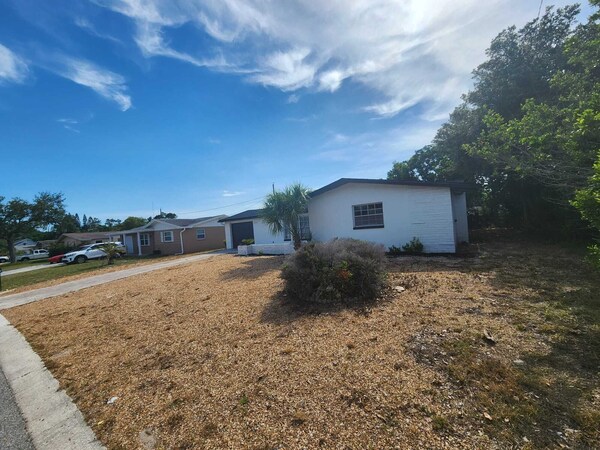 Seabreeze - Charming 2-bedroom House In Amazing Holiday With Wifi, Ac. - New Port Richey, FL