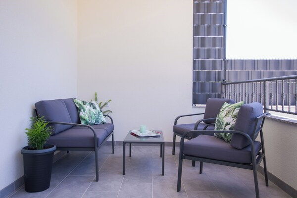 Charming 2-bedroom Apartment With Wifi, Ac In Serene Trogir - Trogir