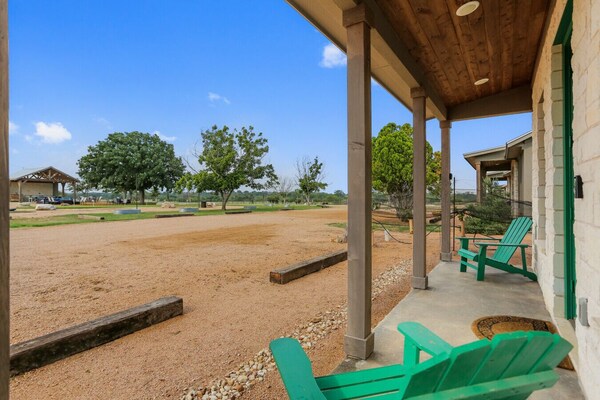 Hot Tub~views~putting Green~fire Pit~main St - Fredericksburg, TX