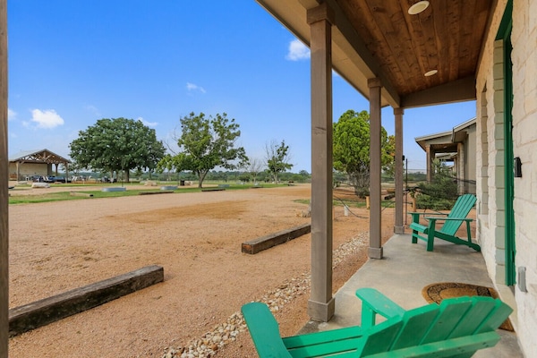 Hot Tub~views~putting Green~fire Pit~main St - Fredericksburg, TX