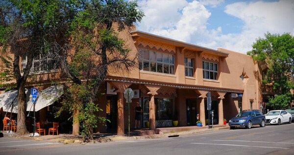 Bright & Spacious Loft At The Historic Plaza! - 375 Sq Ft - Santa Fe, NM