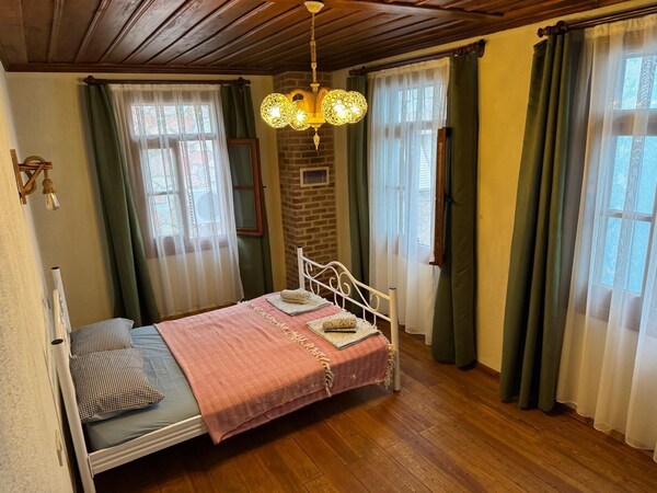 Welcoming 4-bedroom House With Ac In Charming Ayvalık - Ayvalık