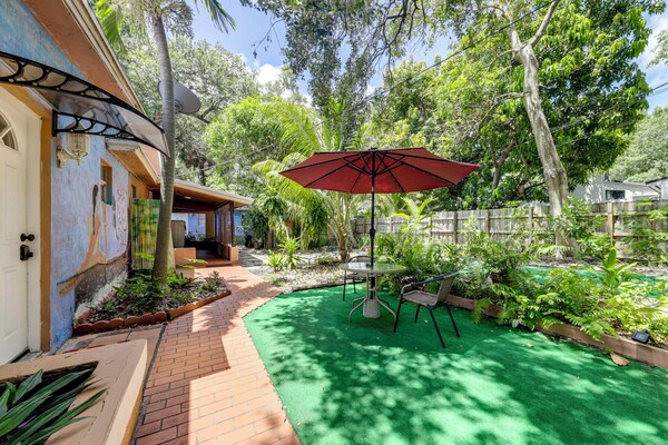 5 Mi To Surfside Beach: Peaceful Miami Bungalow! - Miramar, FL