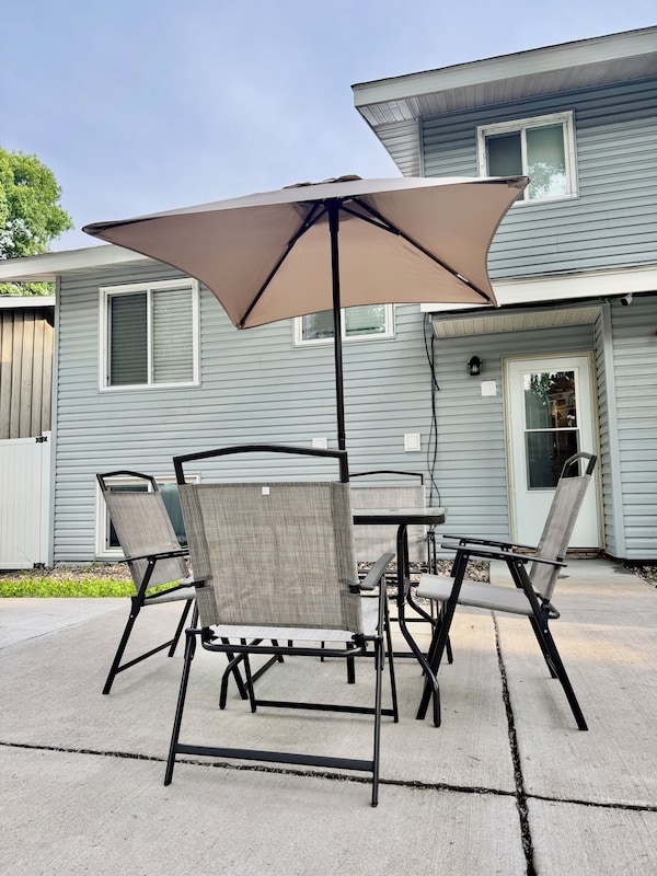 Spacious Townhome Retreat Fully Stocked Near Downtown Robbinsdale - Plymouth, MN