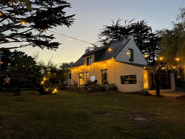 Villa With Wooded Park, Near Beach And Paths - Bangor, France